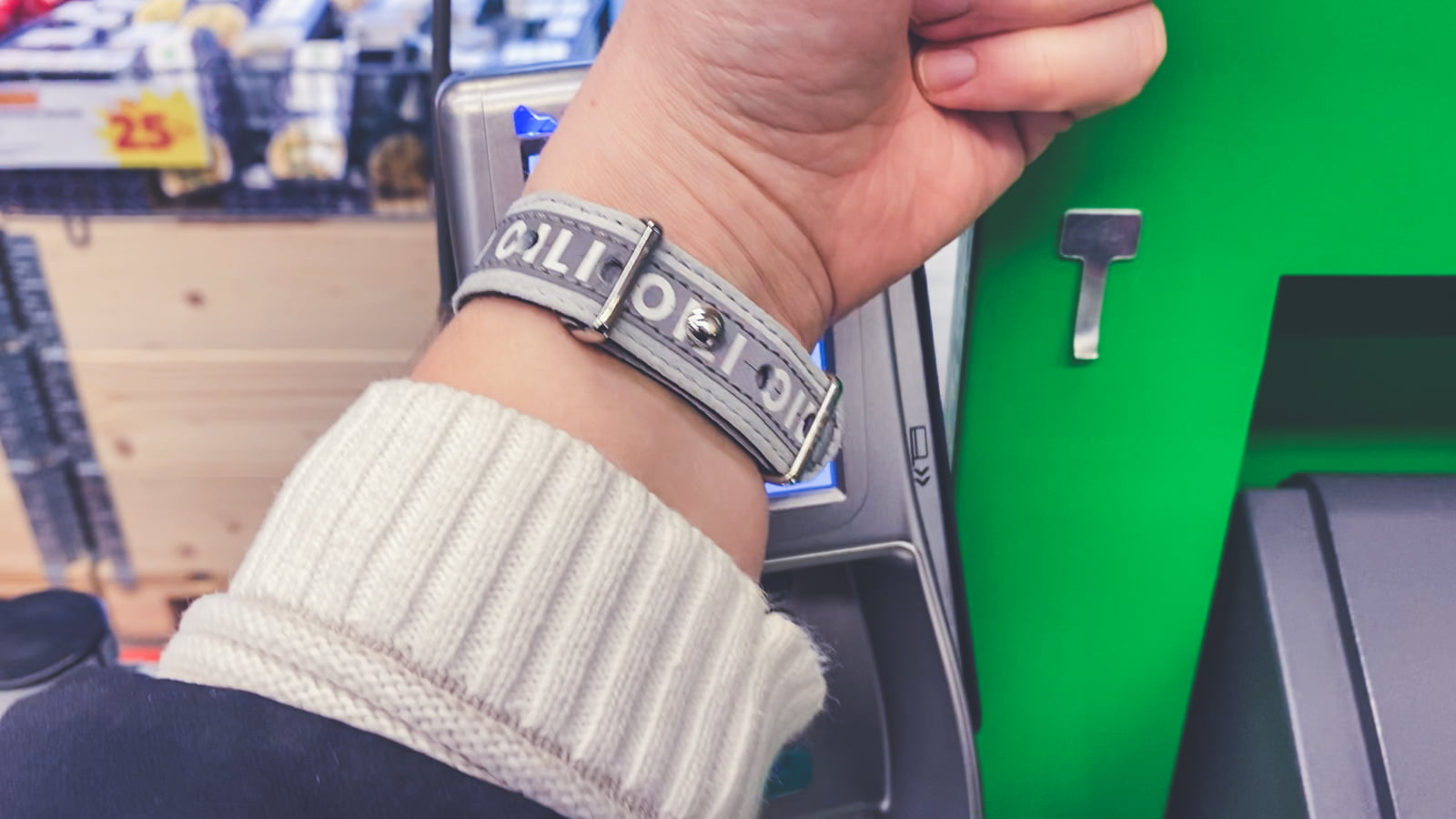 Tutorial: Betala med chip i ett armband med Fidesmo Pay - Teknifik